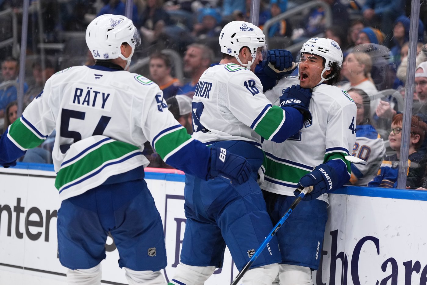 Sherwood has hat trick, DeBrusk scores in shootout as Canucks beat Blues 4-3 - Medicine Hat ...