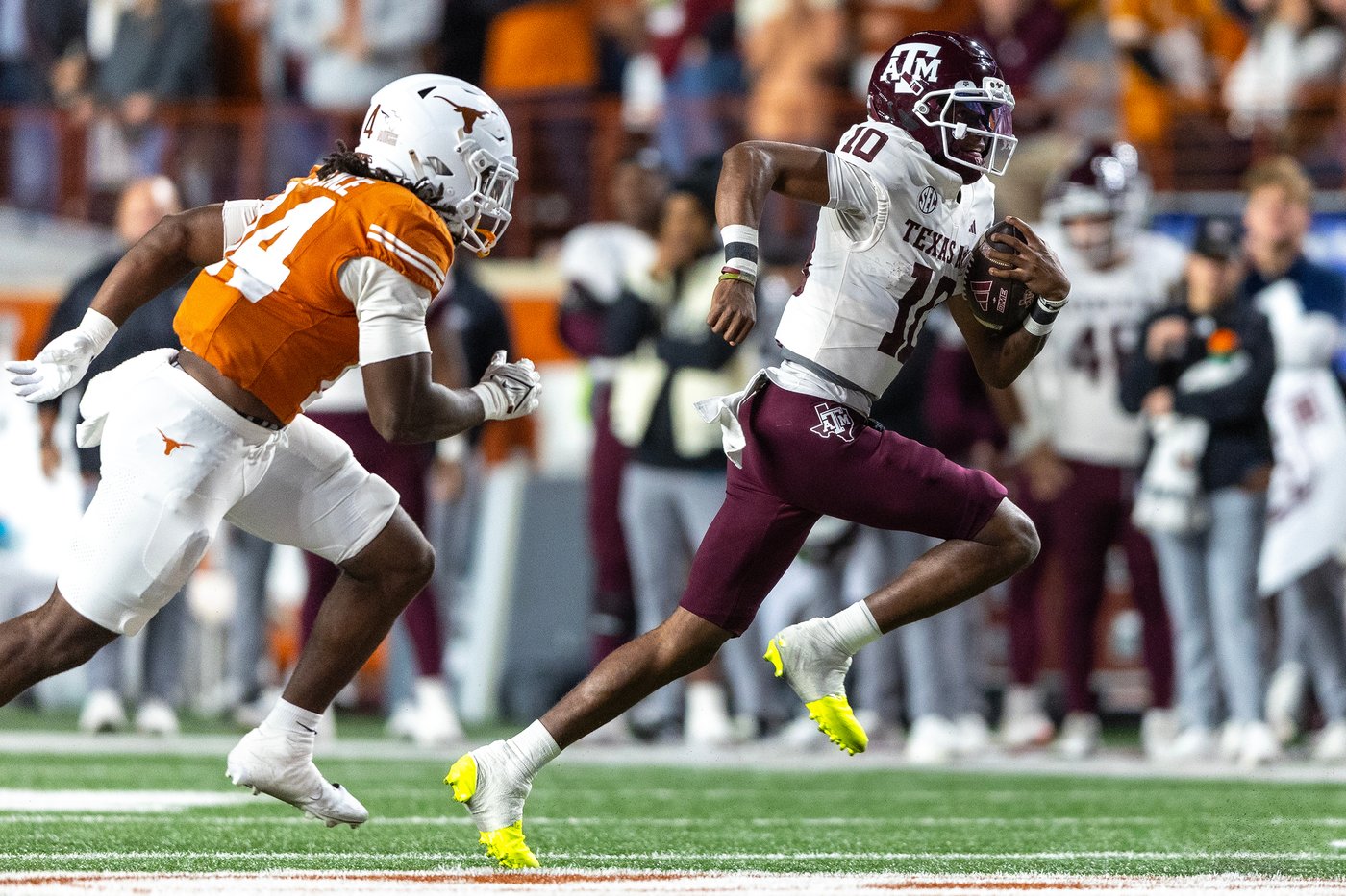Texas A&M QB Marcel Reed returns after being helped off field in rivalry game against Texas ...