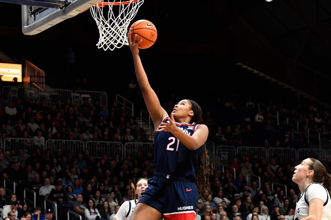 Strong, Fudd help No. 1 UConn beat Butler 94-47 for 29th straight win ...