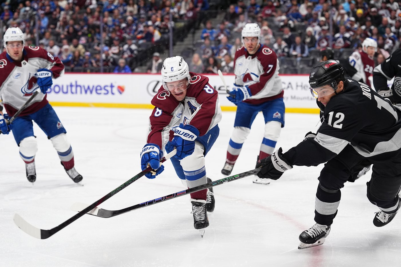 MacKinnon scores 399th career goal as surging Avalanche beat Kings 5-2 ...