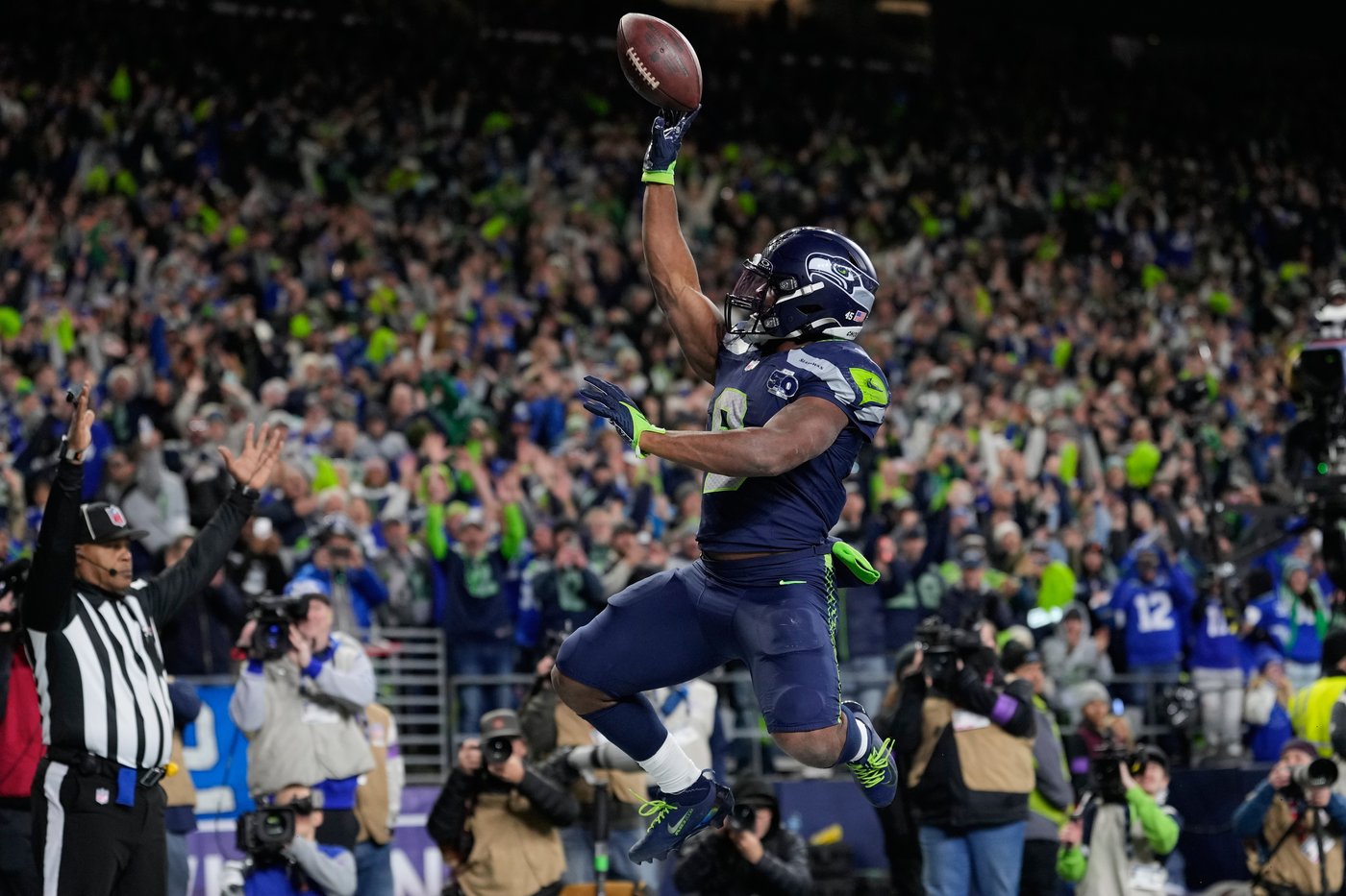 Seahawks dominate 49ers from opening kick, advance to NFC title game ...