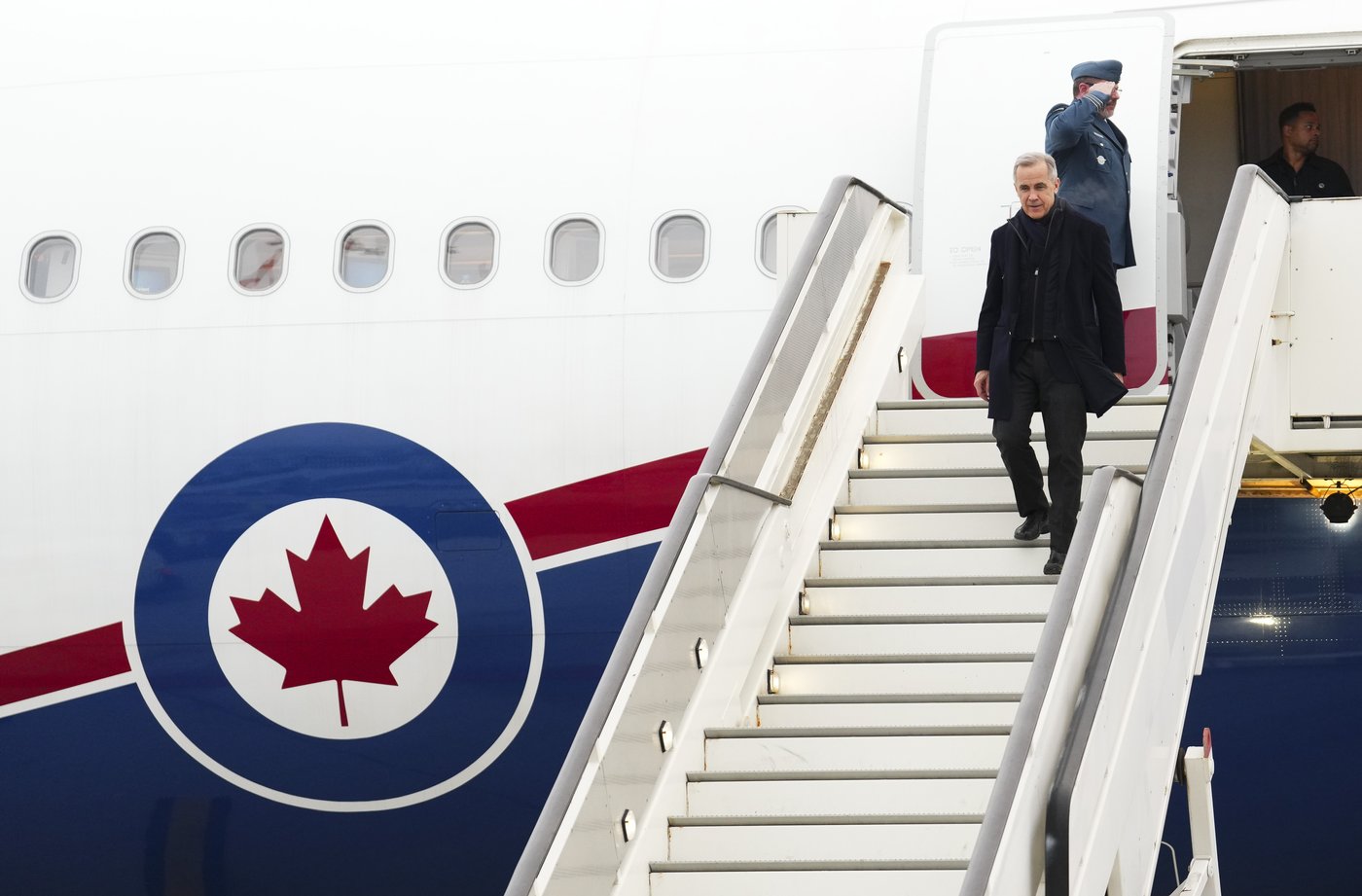 Carney calls on middle powers to band together in World Economic Forum ...