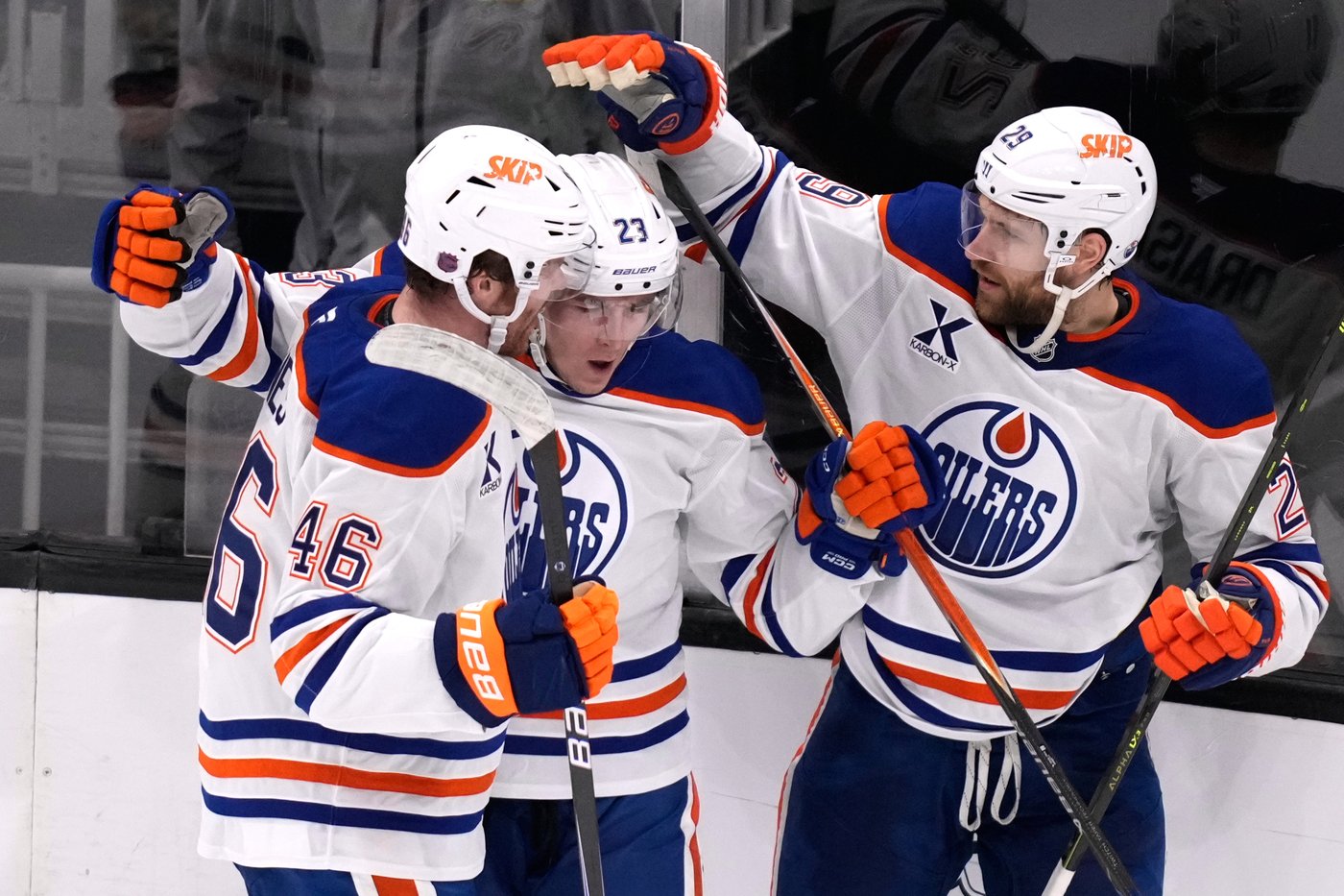 Edmonton Oilers sign forward Quinn Hutson to two-year extension ...