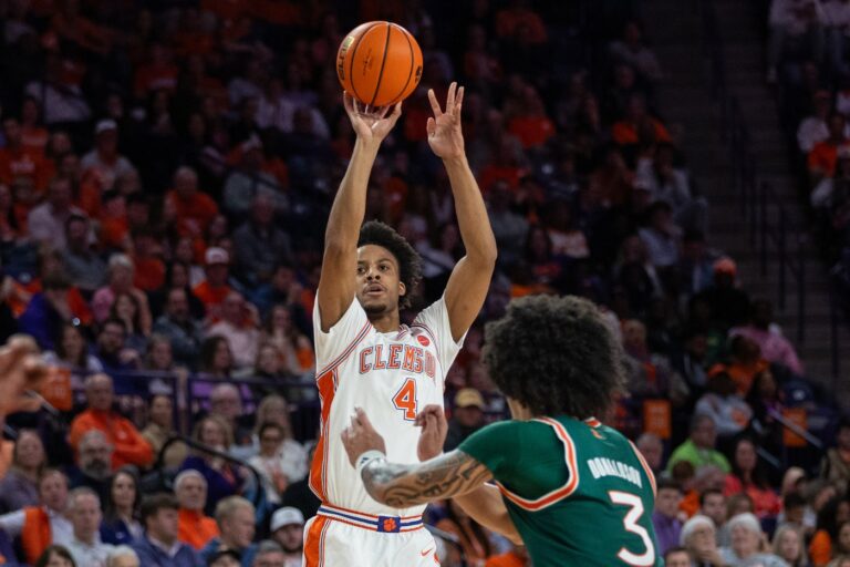 Carter Welling scores 18 as No. 22 Clemson wins its ninth straight with ...