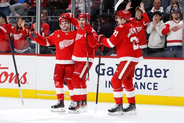 Larkin's tiebreaking goal in 3rd period sends Red Wings to 4-2 win over ...