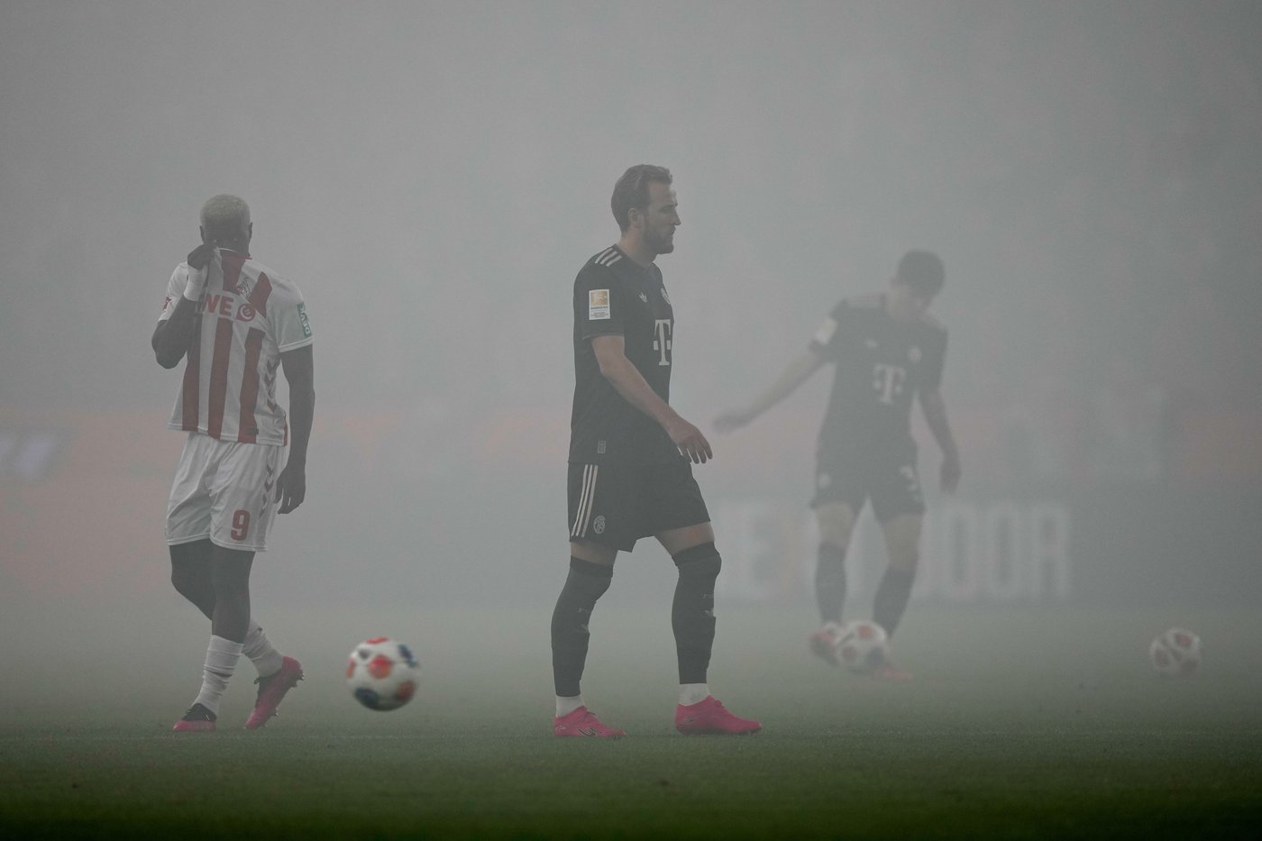 Bayern beats Cologne and sets a record after smoke stops play in ...
